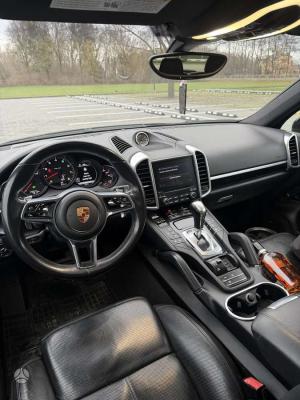 Melns Porsche Cayenne 2017 Kauņa, ar dzinēja tilpumu 3.60 L un nobraukumu 170 tūkst. km par 19999 €, foto 15 vietnē AUTOMOTO.COM.LV