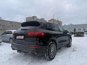 Black Porsche Cayenne 2017 in Kaunas, with an engine capacity of 3.60 L and mileage of 171 thousand km for 18400 €, photo  on AUTOMOTO.COM.LV