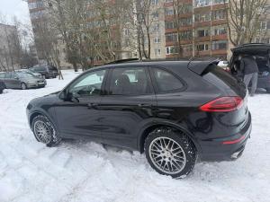 Black Porsche Cayenne 2017 in Kaunas, with an engine capacity of 3.60 L and mileage of 171 thousand km for 18400 €, photo 3 on AUTOMOTO.COM.LV