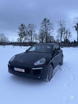 Black Porsche Cayenne 2017 in Kaunas, with an engine capacity of 3.60 L and mileage of 171 thousand km for 18400 €, photo 7 on AUTOMOTO.COM.LV