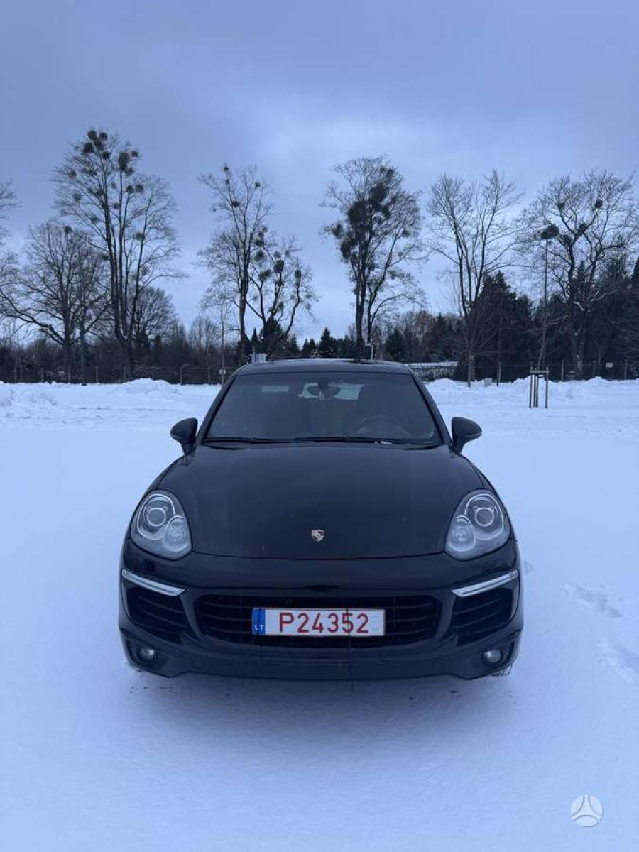 Black Porsche Cayenne 2017 in Kaunas, with an engine capacity of 3.60 L and mileage of 171 thousand km for 18400 €, photo 8 on AUTOMOTO.COM.LV