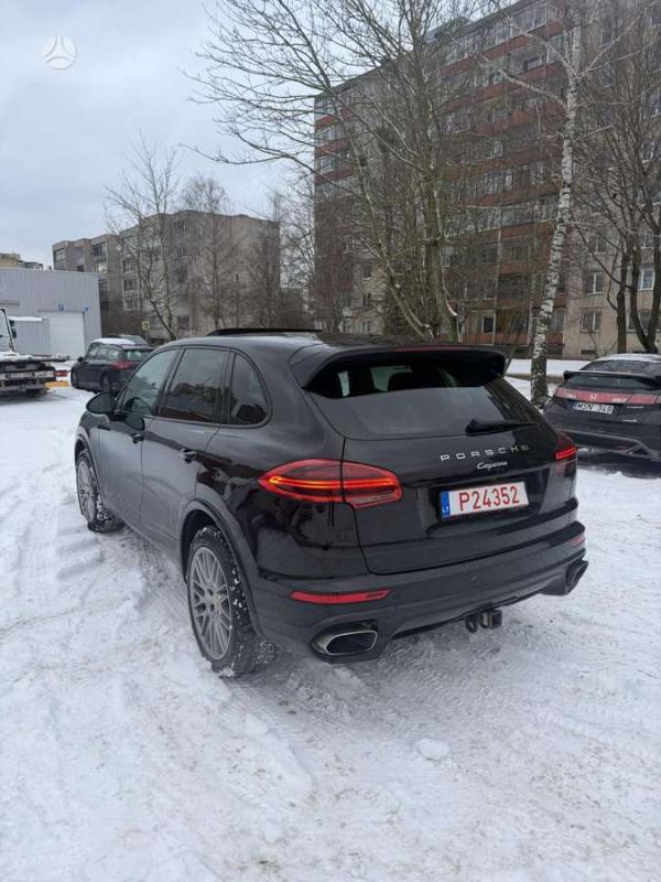 Melns Porsche Cayenne 2017 Kauņa, ar dzinēja tilpumu 3.60 L un nobraukumu 170 tūkst. km par 17999 €, foto 2 vietnē AUTOMOTO.COM.LV