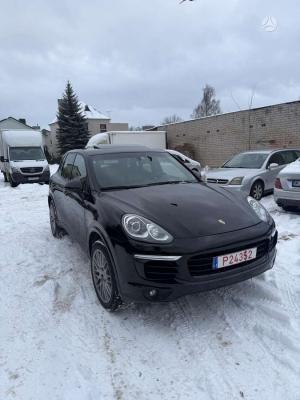 Black Porsche Cayenne 2017 in Kaunas, with an engine capacity of 3.60 L and mileage of 170 thousand km for 17999 €, photo 10 on AUTOMOTO.COM.LV