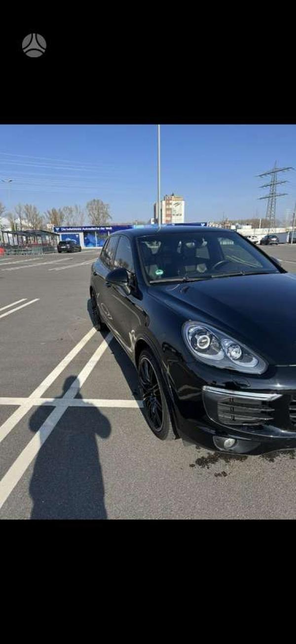 Black Porsche Cayenne 2017 in Vilnius, with an engine capacity of 3.60 L and mileage of 182 thousand km for 20000 €, photo 2 on AUTOMOTO.COM.LV