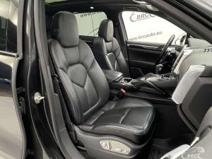 Black Porsche Cayenne 2017 in Vilnius, with an engine capacity of 3.00 L and mileage of 244 thousand km for 18900 €, photo 8 on AUTOMOTO.COM.LV