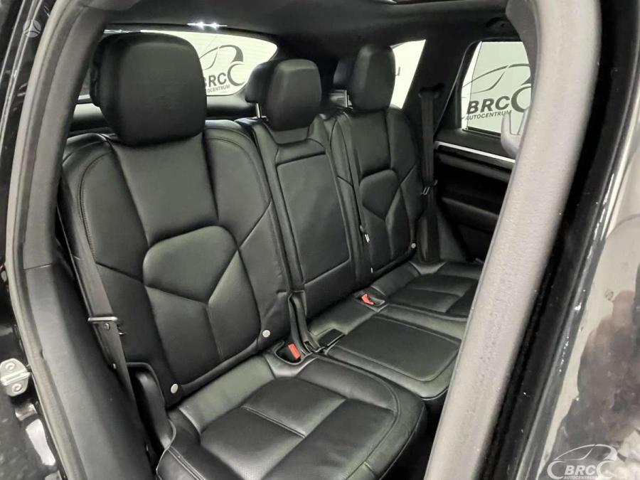 Black Porsche Cayenne 2017 in Vilnius, with an engine capacity of 3.00 L and mileage of 244 thousand km for 18900 €, photo 15 on AUTOMOTO.COM.LV