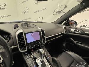 Black Porsche Cayenne 2017 in Vilnius, with an engine capacity of 3.00 L and mileage of 244 thousand km for 18900 €, photo 30 on AUTOMOTO.COM.LV