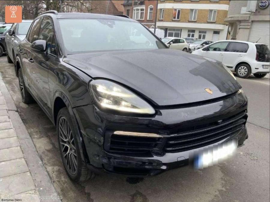 Black Porsche Cayenne 2017 in Klaipeda, with an engine capacity of 3.00 L and mileage of 144 thousand km for 23000 €, photo 1 on AUTOMOTO.COM.LV