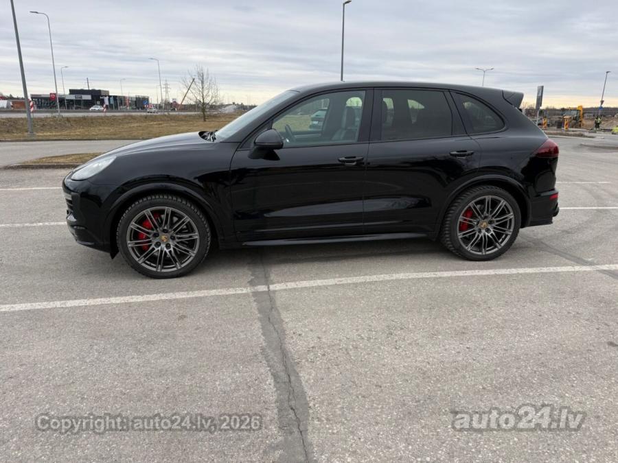 Black Porsche Cayenne 2017 in Tallinn, with an engine capacity of 3.60 L and mileage of 149 thousand km for 34000 €, photo 5 on AUTOMOTO.COM.LV