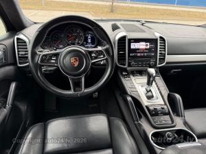 Black Porsche Cayenne 2017 in Tallinn, with an engine capacity of 3.60 L and mileage of 149 thousand km for 34000 €, photo 6 on AUTOMOTO.COM.LV