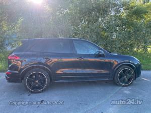 Black Porsche Cayenne 2017 in Tallinn, with an engine capacity of 3.00 L and mileage of 135 thousand km for 33990 €, photo 3 on AUTOMOTO.COM.LV