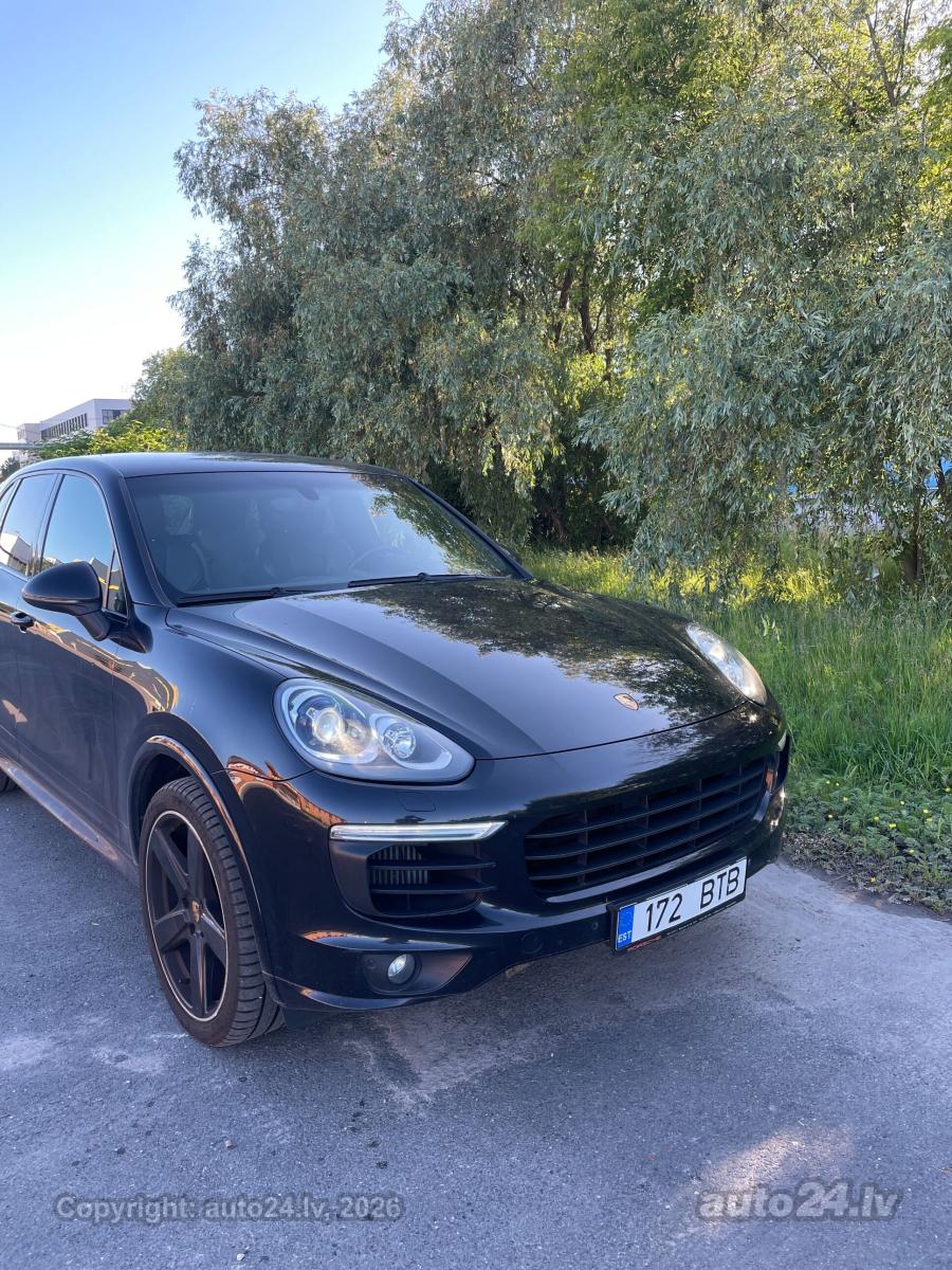 Black Porsche Cayenne 2017 in Tallinn, with an engine capacity of 3.00 L and mileage of 135 thousand km for 33990 €, photo 5 on AUTOMOTO.COM.LV