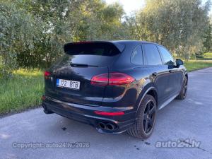 Black Porsche Cayenne 2017 in Tallinn, with an engine capacity of 3.00 L and mileage of 135 thousand km for 33990 €, photo 7 on AUTOMOTO.COM.LV