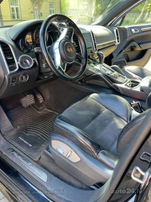 Black Porsche Cayenne 2017 in Tallinn, with an engine capacity of 3.00 L and mileage of 135 thousand km for 33990 €, photo 10 on AUTOMOTO.COM.LV