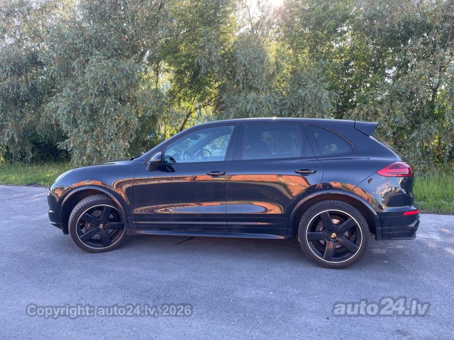 Black Porsche Cayenne 2017 in Tallinn, with an engine capacity of 3.00 L and mileage of 135 thousand km for 33990 €, photo 21 on AUTOMOTO.COM.LV
