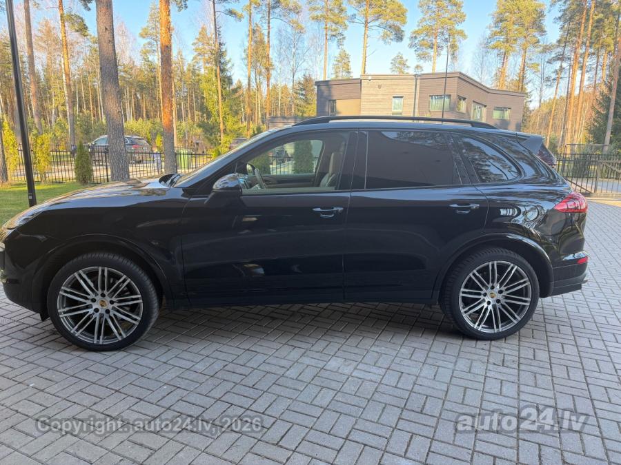 Melns Porsche Cayenne 2017 Tallina, ar dzinēja tilpumu 3.00 L un nobraukumu 197 tūkst. km par 33000 €, foto 5 vietnē AUTOMOTO.COM.LV