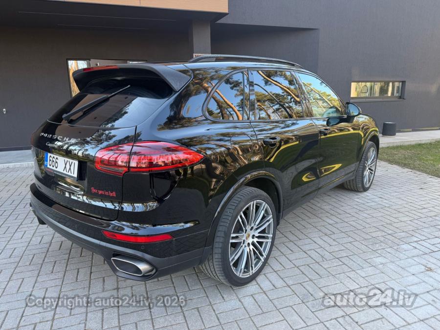 Melns Porsche Cayenne 2017 Tallina, ar dzinēja tilpumu 3.00 L un nobraukumu 197 tūkst. km par 33000 €, foto 6 vietnē AUTOMOTO.COM.LV