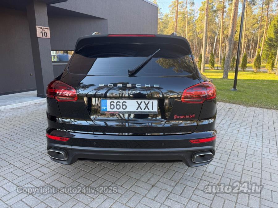 Melns Porsche Cayenne 2017 Tallina, ar dzinēja tilpumu 3.00 L un nobraukumu 197 tūkst. km par 33000 €, foto 10 vietnē AUTOMOTO.COM.LV