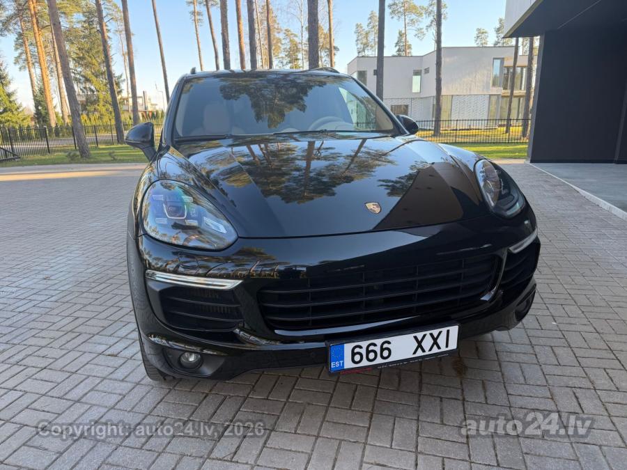 Melns Porsche Cayenne 2017 Tallina, ar dzinēja tilpumu 3.00 L un nobraukumu 197 tūkst. km par 30600 €, foto 8 vietnē AUTOMOTO.COM.LV