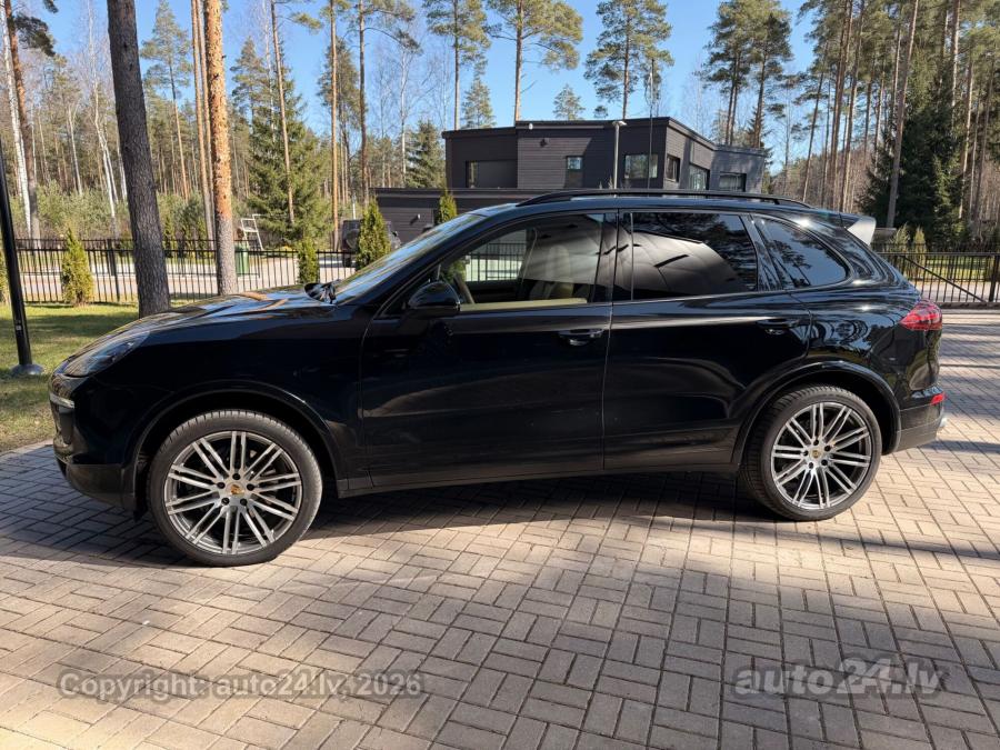 Melns Porsche Cayenne 2017 Tallina, ar dzinēja tilpumu 3.00 L un nobraukumu 197 tūkst. km par 30600 €, foto 21 vietnē AUTOMOTO.COM.LV