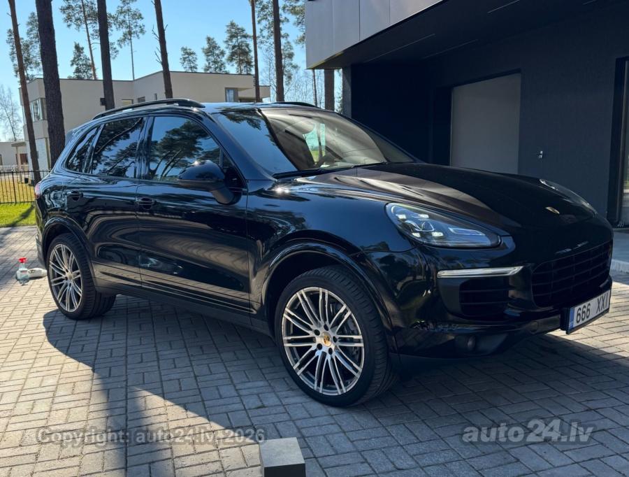 Melns Porsche Cayenne 2017 Tallina, ar dzinēja tilpumu 3.00 L un nobraukumu 197 tūkst. km par 30600 €, foto 22 vietnē AUTOMOTO.COM.LV