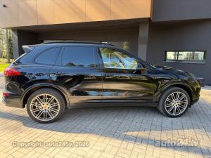 Melns Porsche Cayenne 2017 Tallina, ar dzinēja tilpumu 3.00 L un nobraukumu 197 tūkst. km par 30600 €, foto 24 vietnē AUTOMOTO.COM.LV