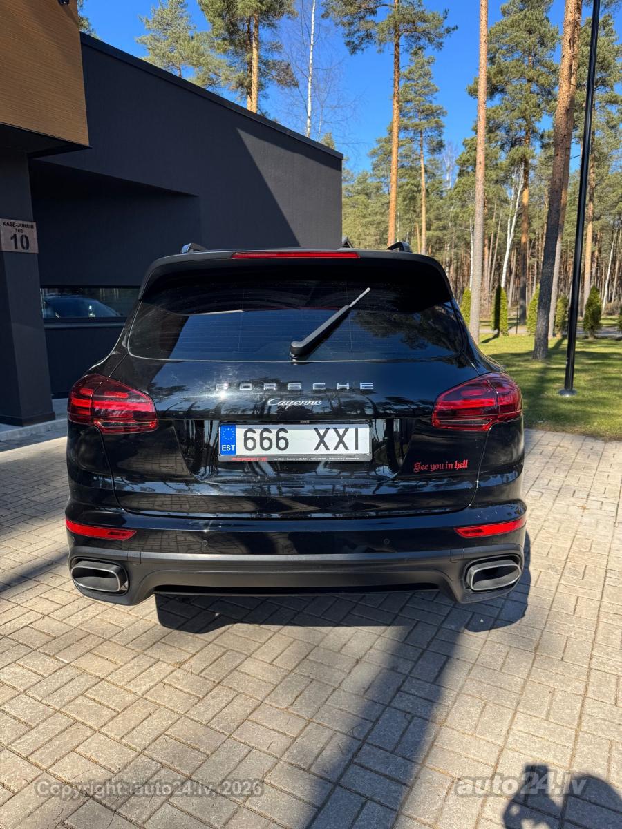 Melns Porsche Cayenne 2017 Tallina, ar dzinēja tilpumu 3.00 L un nobraukumu 197 tūkst. km par 30600 €, foto 25 vietnē AUTOMOTO.COM.LV