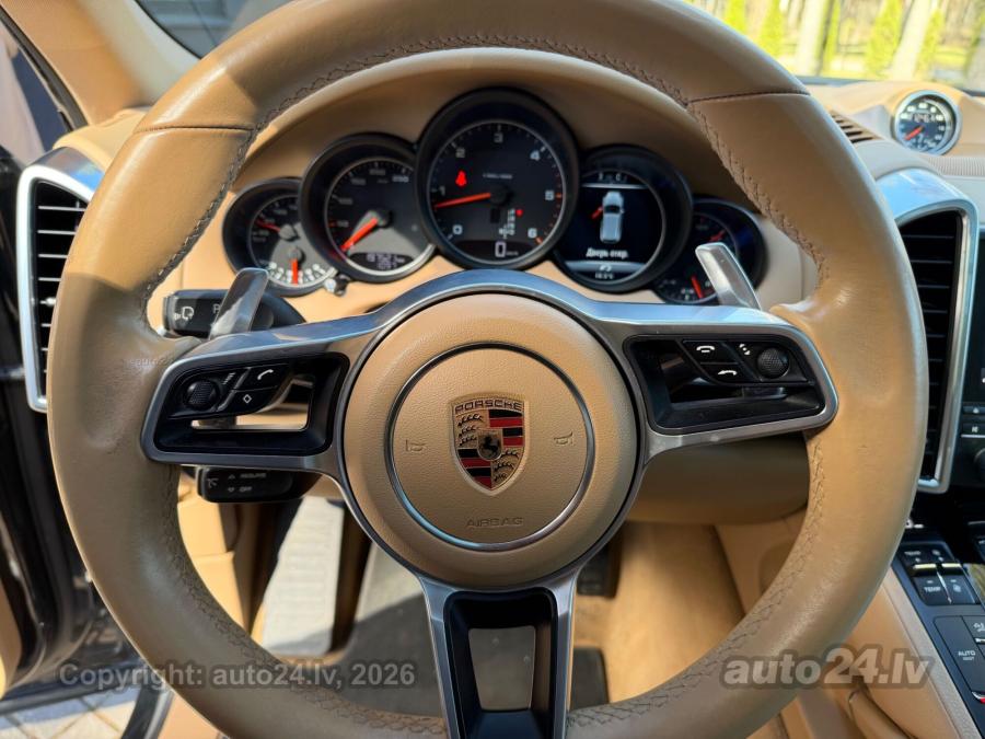 Melns Porsche Cayenne 2017 Tallina, ar dzinēja tilpumu 3.00 L un nobraukumu 197 tūkst. km par 30600 €, foto 28 vietnē AUTOMOTO.COM.LV