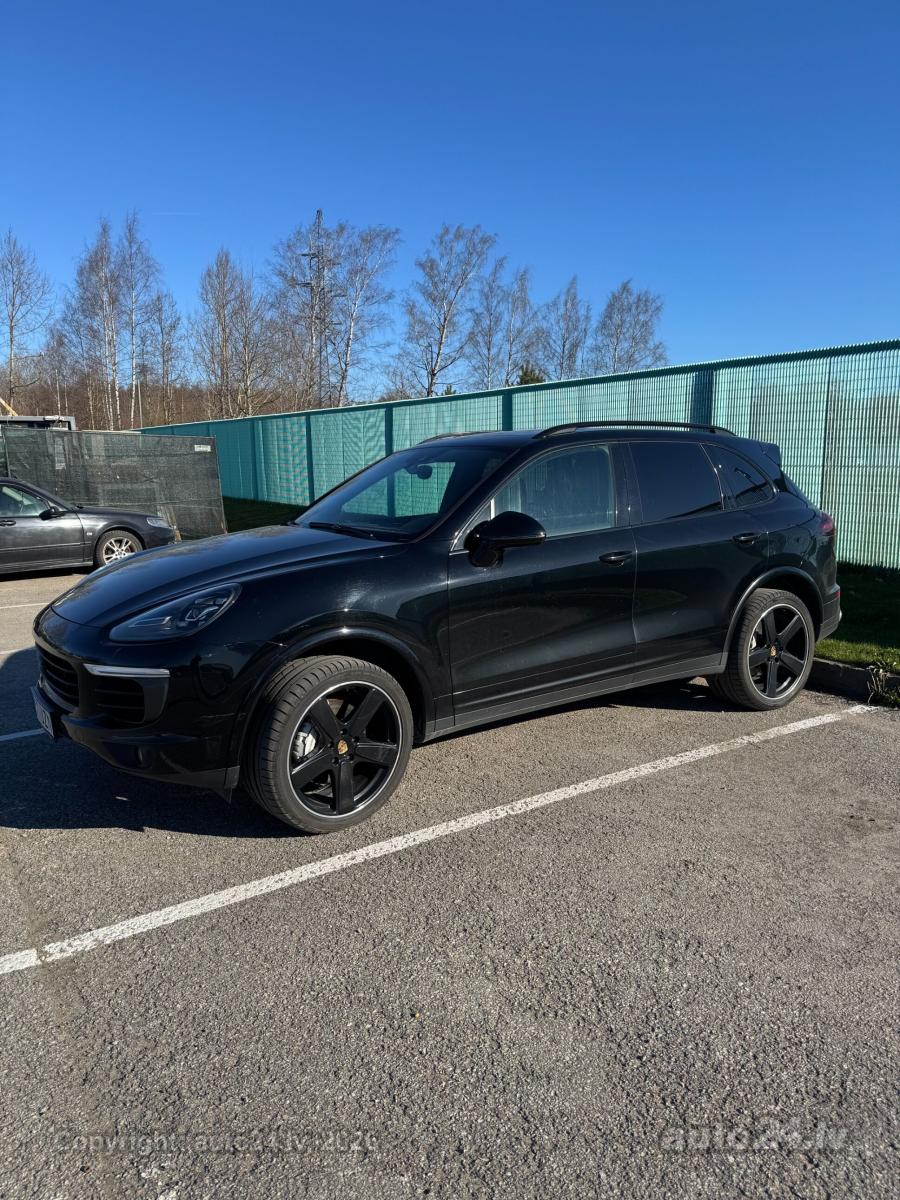Black Porsche Cayenne 2017 in Tallinn, with an engine capacity of 4.20 L and mileage of 210 thousand km for 39000 €, photo 1 on AUTOMOTO.COM.LV