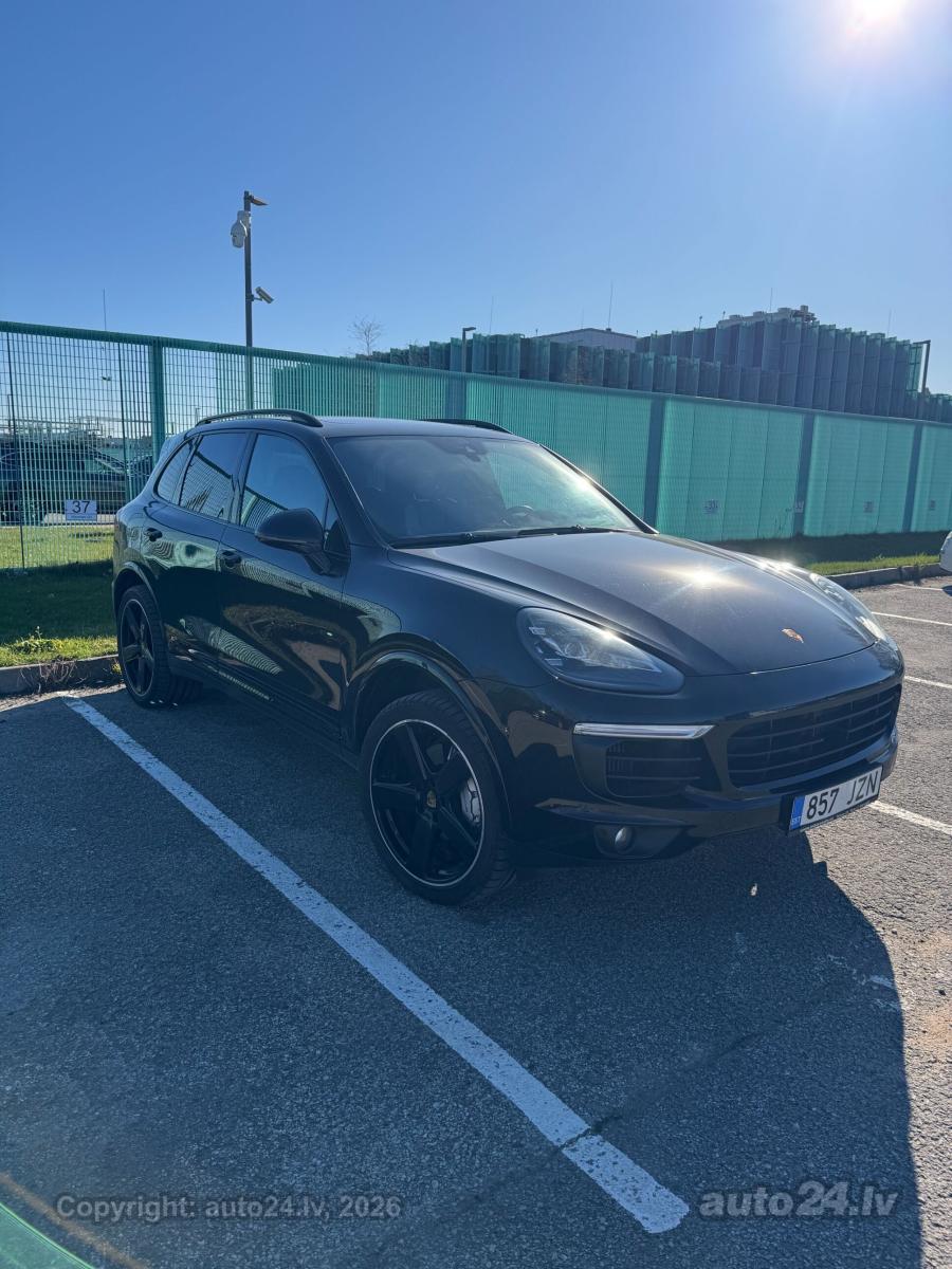 Black Porsche Cayenne 2017 in Tallinn, with an engine capacity of 4.20 L and mileage of 210 thousand km for 39000 €, photo 4 on AUTOMOTO.COM.LV