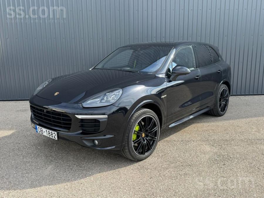 Black Porsche Cayenne 2017 in Riga, with an engine capacity of 3.00 L and mileage of 192 thousand km for 26000 €, photo 1 on AUTOMOTO.COM.LV