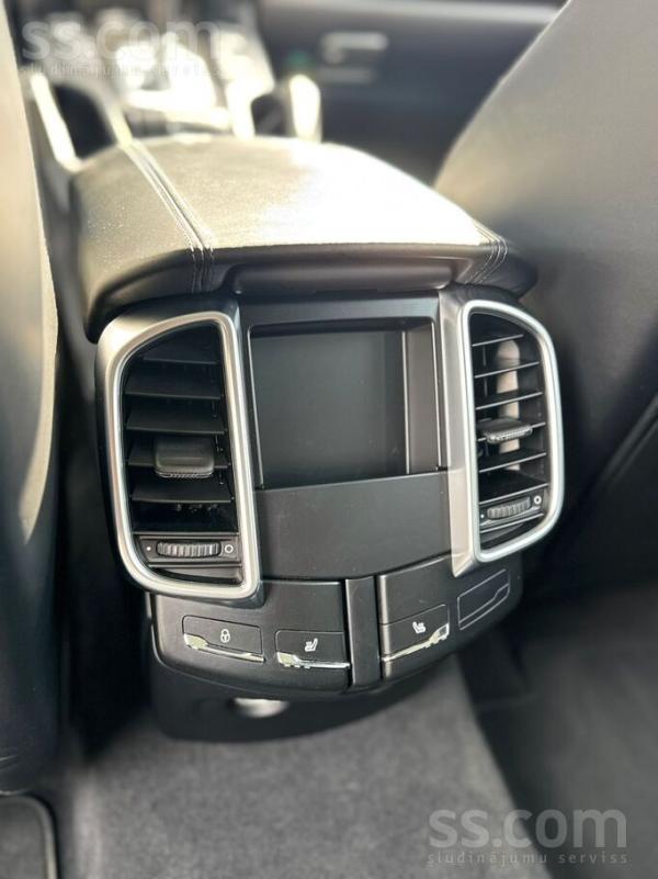 Black Porsche Cayenne 2017 in Riga, with an engine capacity of 3.00 L and mileage of 192 thousand km for 26000 €, photo 8 on AUTOMOTO.COM.LV