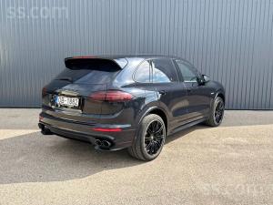 Black Porsche Cayenne 2017 in Riga, with an engine capacity of 3.00 L and mileage of 192 thousand km for 26000 €, photo 13 on AUTOMOTO.COM.LV