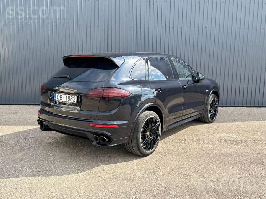 Black Porsche Cayenne 2017 in Riga, with an engine capacity of 3.00 L and mileage of 192 thousand km for 26000 €, photo 13 on AUTOMOTO.COM.LV