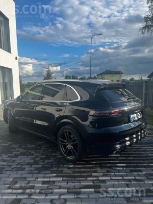 Black Porsche Cayenne 2017 in Riga, with an engine capacity of 3.00 L and mileage of 180 thousand km for 39999 €, photo  on AUTOMOTO.COM.LV