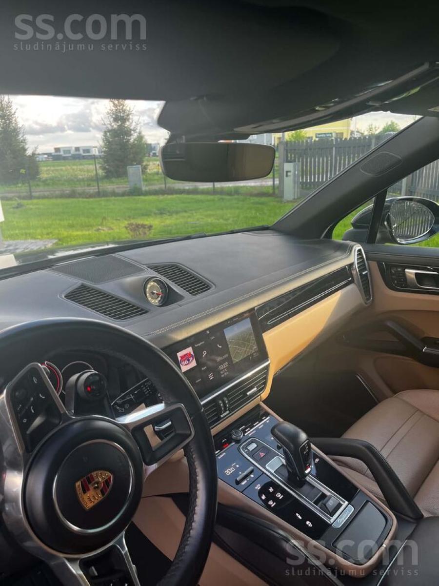 Melns Porsche Cayenne 2017 Rīga, ar dzinēja tilpumu 3.00 L un nobraukumu 180 tūkst. km par 39999 €, foto 5 vietnē AUTOMOTO.COM.LV