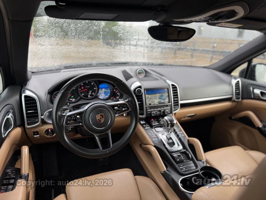 Melns Porsche Cayenne 2017 Tartu, ar dzinēja tilpumu 3.00 L un nobraukumu 169 tūkst. km par 26999 €, foto 10 vietnē AUTOMOTO.COM.LV
