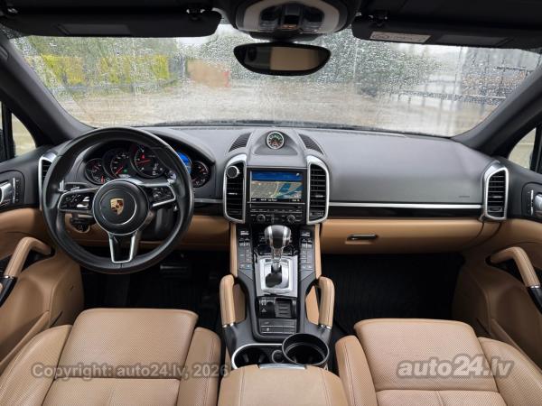 Melns Porsche Cayenne 2017 Tartu, ar dzinēja tilpumu 3.00 L un nobraukumu 169 tūkst. km par 26999 €, foto 10 vietnē AUTOMOTO.COM.LV