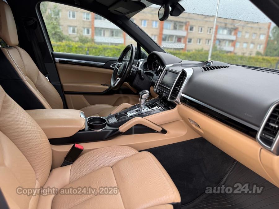 Melns Porsche Cayenne 2017 Tartu, ar dzinēja tilpumu 3.00 L un nobraukumu 169 tūkst. km par 26999 €, foto 13 vietnē AUTOMOTO.COM.LV