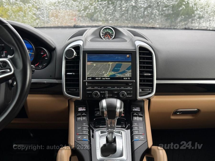Melns Porsche Cayenne 2017 Tartu, ar dzinēja tilpumu 3.00 L un nobraukumu 169 tūkst. km par 26999 €, foto 15 vietnē AUTOMOTO.COM.LV