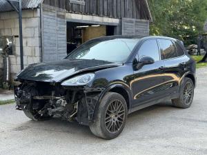 Melns Porsche Cayenne 2017 Viļņa, ar dzinēja tilpumu 3.60 L un nobraukumu 198 tūkst. km par 10000 €, foto  vietnē AUTOMOTO.COM.LV