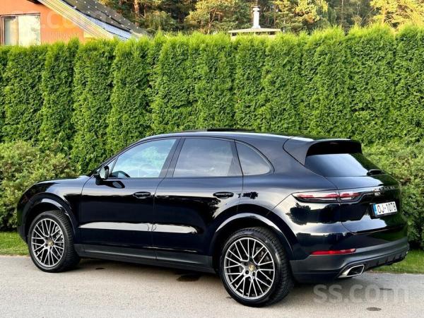 Black Porsche Cayenne 2017 in Riga, with an engine capacity of 3.00 L and mileage of 172 thousand km for 33950 €, photo 4 on AUTOMOTO.COM.LV