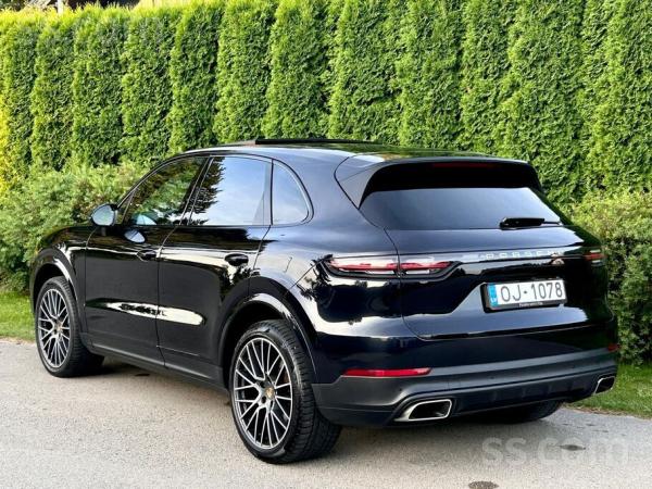 Black Porsche Cayenne 2017 in Riga, with an engine capacity of 3.00 L and mileage of 172 thousand km for 33950 €, photo 5 on AUTOMOTO.COM.LV