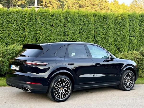 Black Porsche Cayenne 2017 in Riga, with an engine capacity of 3.00 L and mileage of 172 thousand km for 33950 €, photo 9 on AUTOMOTO.COM.LV