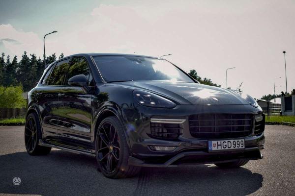 Black Porsche Cayenne 2017 in Vilnius, with an engine capacity of 3.60 L and mileage of 73 thousand km for 32000 €, photo 3 on AUTOMOTO.COM.LV