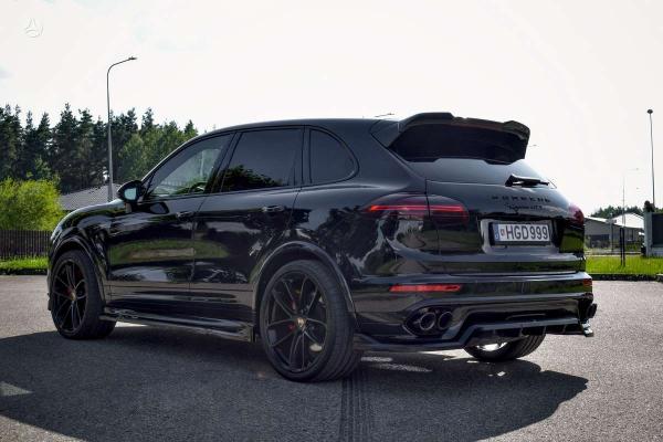 Black Porsche Cayenne 2017 in Vilnius, with an engine capacity of 3.60 L and mileage of 73 thousand km for 32000 €, photo 4 on AUTOMOTO.COM.LV