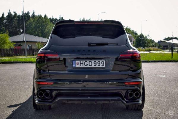 Black Porsche Cayenne 2017 in Vilnius, with an engine capacity of 3.60 L and mileage of 73 thousand km for 32000 €, photo 6 on AUTOMOTO.COM.LV