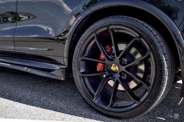 Black Porsche Cayenne 2017 in Vilnius, with an engine capacity of 3.60 L and mileage of 73 thousand km for 32000 €, photo 9 on AUTOMOTO.COM.LV