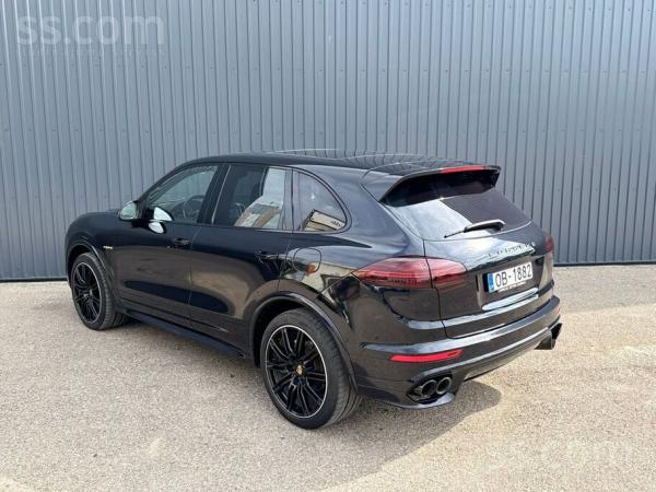 Black Porsche Cayenne 2017 in Riga, with an engine capacity of 3.00 L and mileage of 192 thousand km for 26350 €, photo 3 on AUTOMOTO.COM.LV