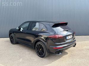 Black Porsche Cayenne 2017 in Riga, with an engine capacity of 3.00 L and mileage of 192 thousand km for 26350 €, photo 4 on AUTOMOTO.COM.LV